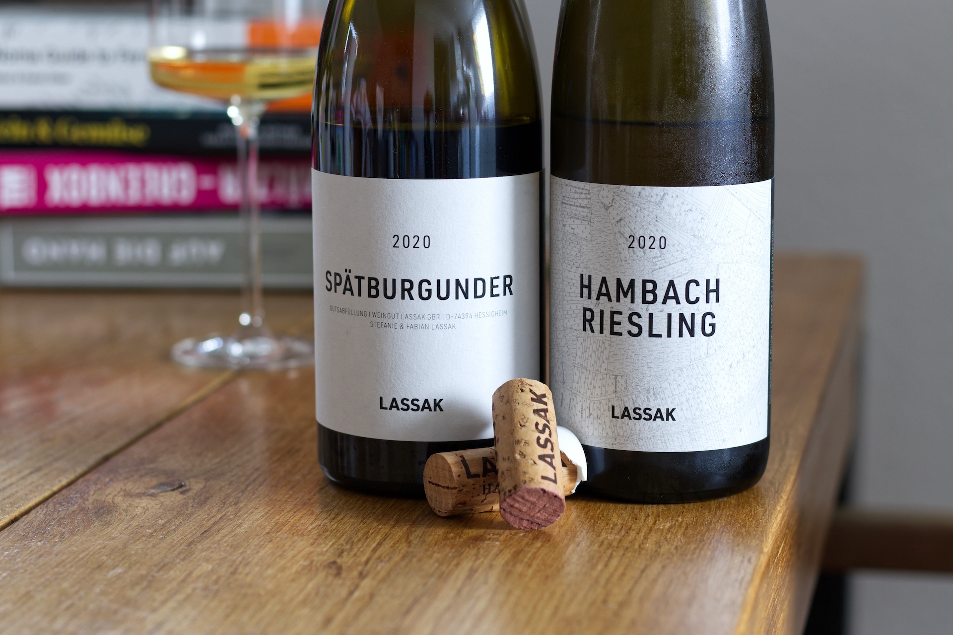 Zwei Flaschen Lassak · saufwein