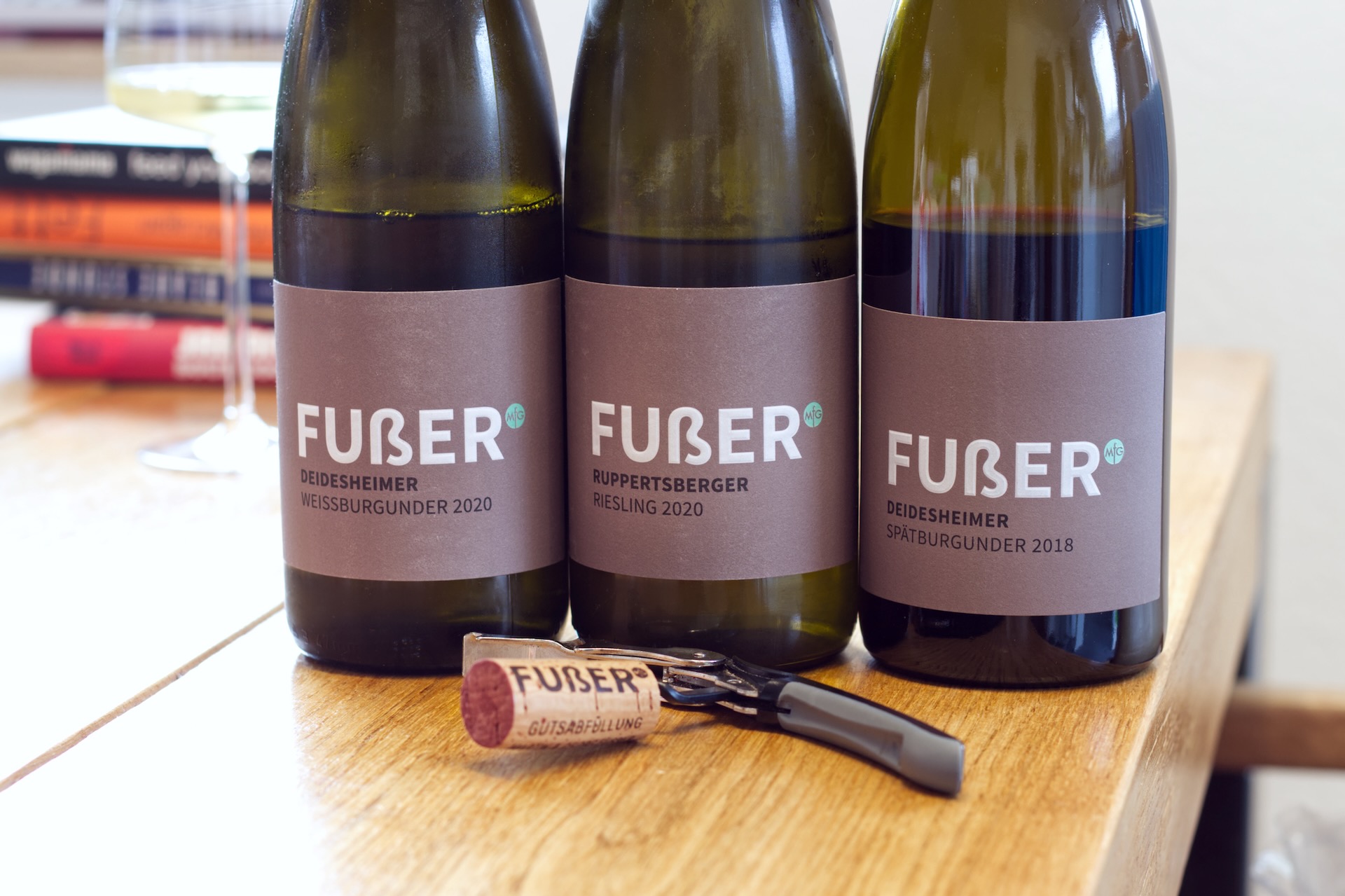 Drei Flaschen Fußer · saufwein